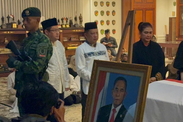 GoRiau - Mantan Menhub Ignasius Jonan Kenang Sisi Jenaka Ryamizard Ryacudu