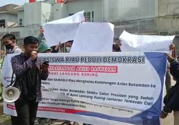 GoRiau - Demo Penolakan di Bawaslu, 9 Mahasiswa Sebut Kedatangan Anies ... GoRiau - Demo Penolakan di Bawaslu, 9 Mahasiswa Sebut Kedatangan Anies ...
