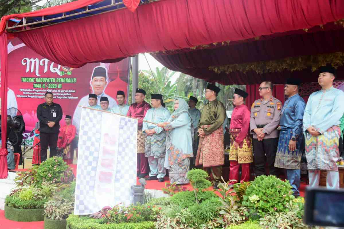 GoRiau - Bupati Kasmarni Lepas Pawai Taaruf MTQ Kabupaten Bengkalis