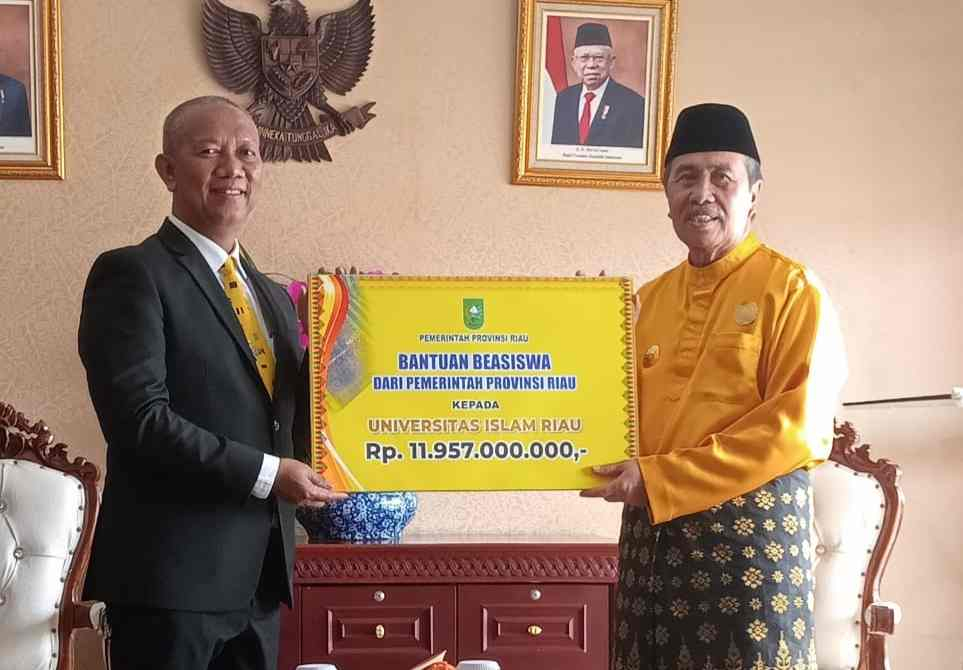 GoRiau - Syamsuar Tegaskan Beasiswa Pemprov Riau tak Boleh Pakai ...