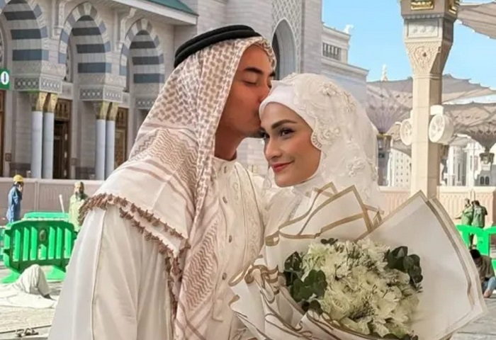 GoRiau - Zumi Zola Resmi Nikahin Putri Zulkifli Hasan di Masjid Nabawi ...