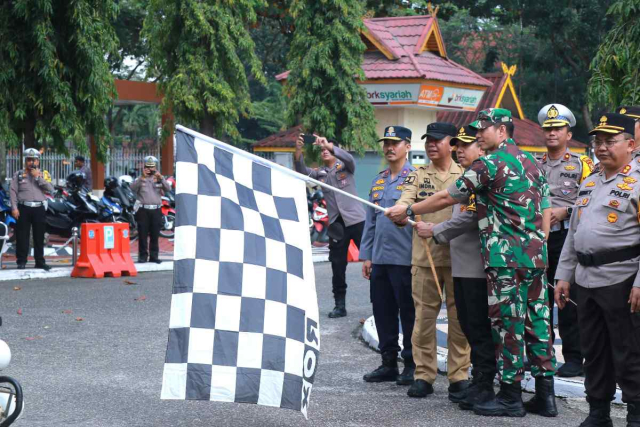 GoRiau - Sekdako Pekanbaru Periksa Kendaraan Aparat Pengamanan Pemilu GoRiau - Sekdako Pekanbaru Periksa Kendaraan Aparat Pengamanan Pemilu