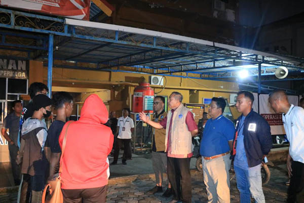 GoRiau - Lima Warga Pekanbaru Tertangkap Tangan Buang Sampah Sembarangan GoRiau - Lima Warga Pekanbaru Tertangkap Tangan Buang Sampah Sembarangan
