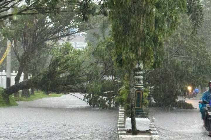 GoRiau - Hujan tak Kunjung Reda, Kota Tembilahan Terancam Banjir