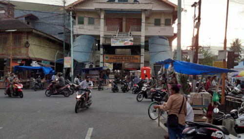 GoRiau - Dua Hari Jelang Lebaran, Toko-toko di Bagansiapiapi Penuh ...