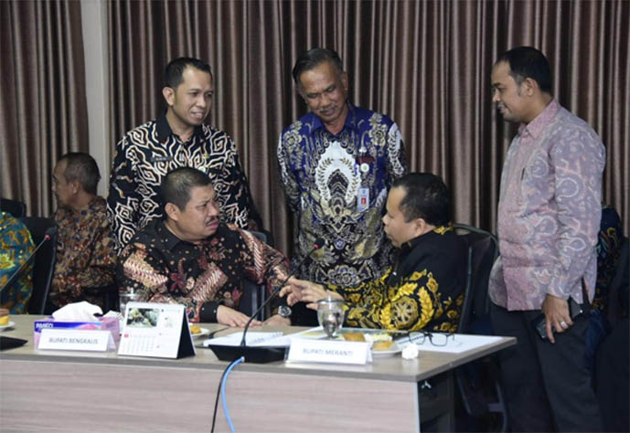 GoRiau - Bupati Bengkalis Hadiri Rakor dengan Menko Kemaritiman di ... GoRiau - Bupati Bengkalis Hadiri Rakor dengan Menko Kemaritiman di ...