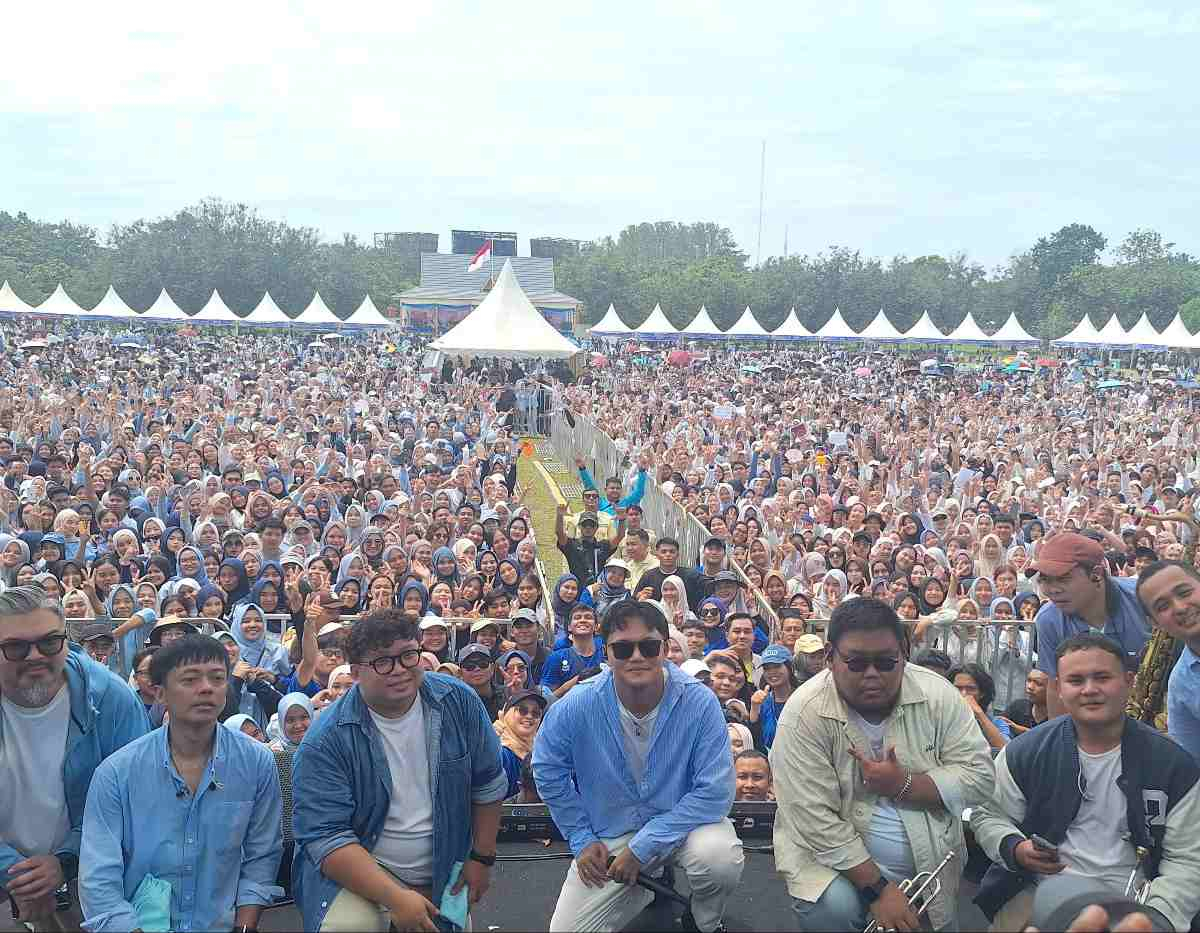 GoRiau - Rizky Febian Guncang Panggung Milad ke-63 Universitas Riau