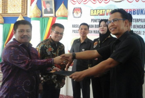 GoRiau - KPU Tetapkan Amril Mukminin-Muhammad Pemenang Pilkada ...