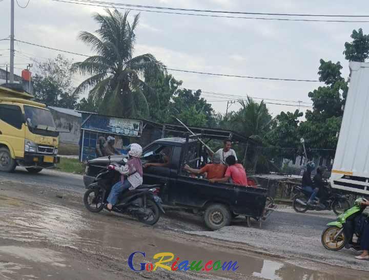 GoRiau - Jalan Kubang Raya Rusak Parah, Belum Ada Upaya Perbaikan