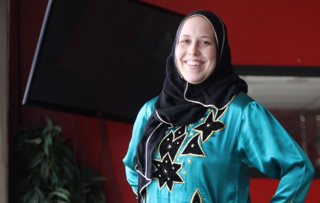 GoRiau - Kisah Mualaf Kaitlin Roberts, Bermula dari Keinginan Belajar ...