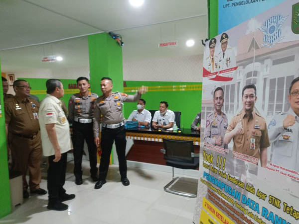 GoRiau - Polisi Himbau Warga Manfaatkan 7 Berkah Pajak Daerah GoRiau - Polisi Himbau Warga Manfaatkan 7 Berkah Pajak Daerah